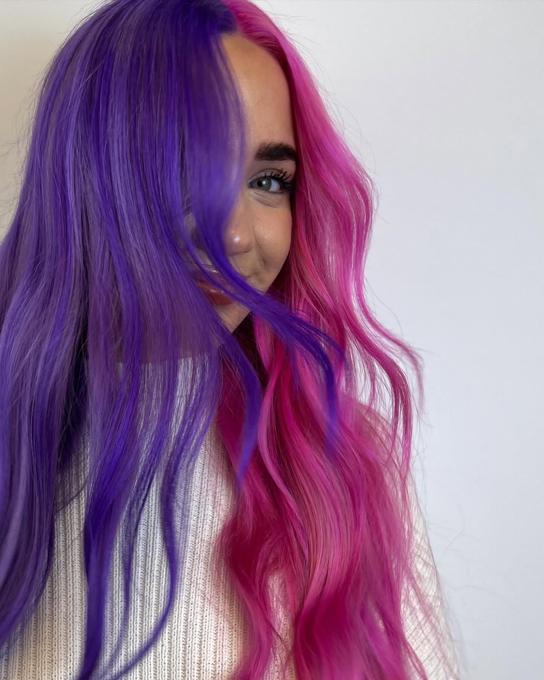 Split Dyed Hair Ideas 2025: Bold Red, Black, Blonde, Purple & More ...