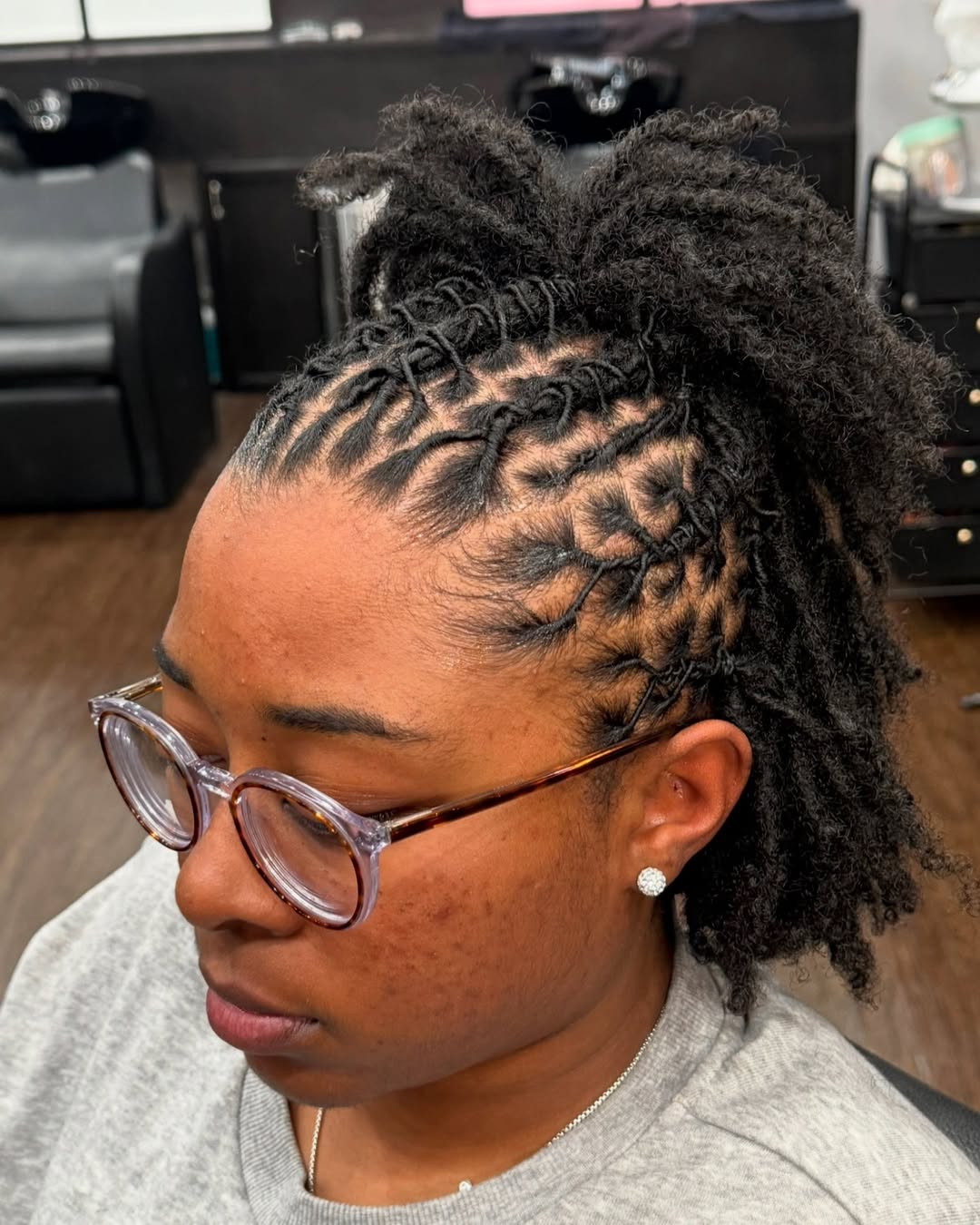 32 Short Locs Hairstyles 2025 for Women: Updos, Retwist Looks, Starter ...