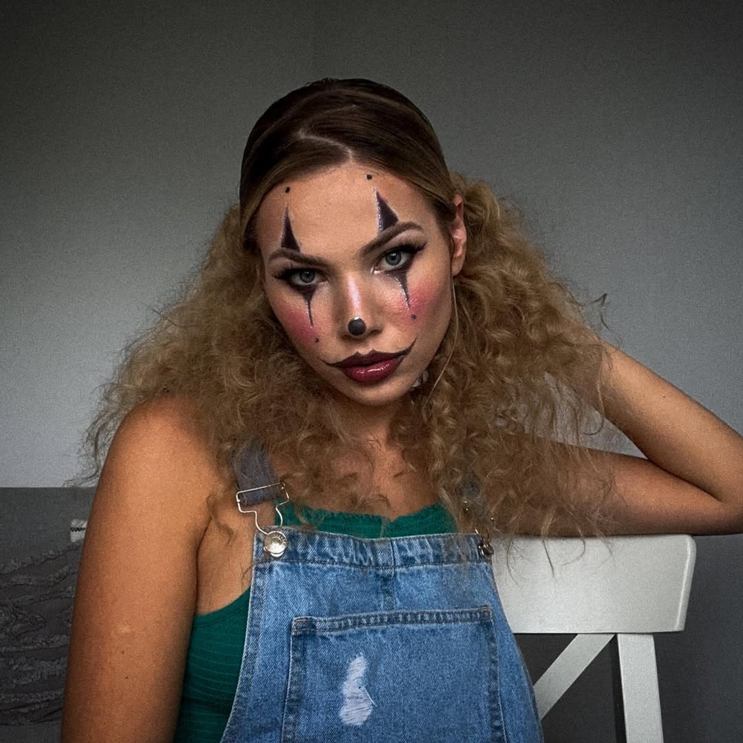 Clown Hairstyles 2025 with Vintage, Curly, Short, and Long Hair Ideas ...