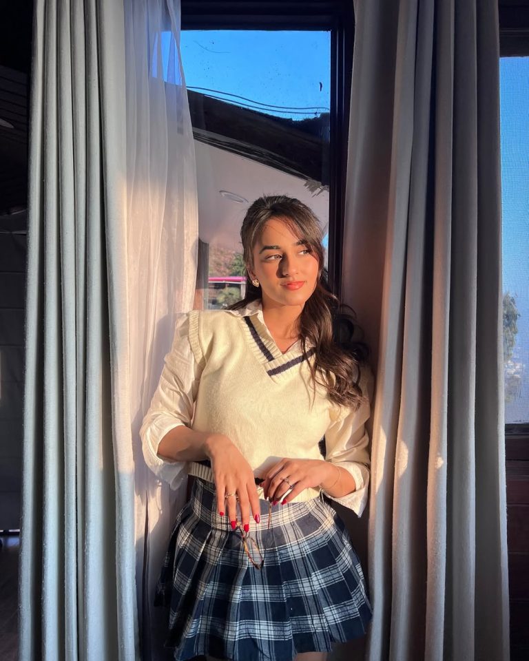 Back to School Outfits Uniform 2025: Stylish Ideas in Red, Green, Navy ...