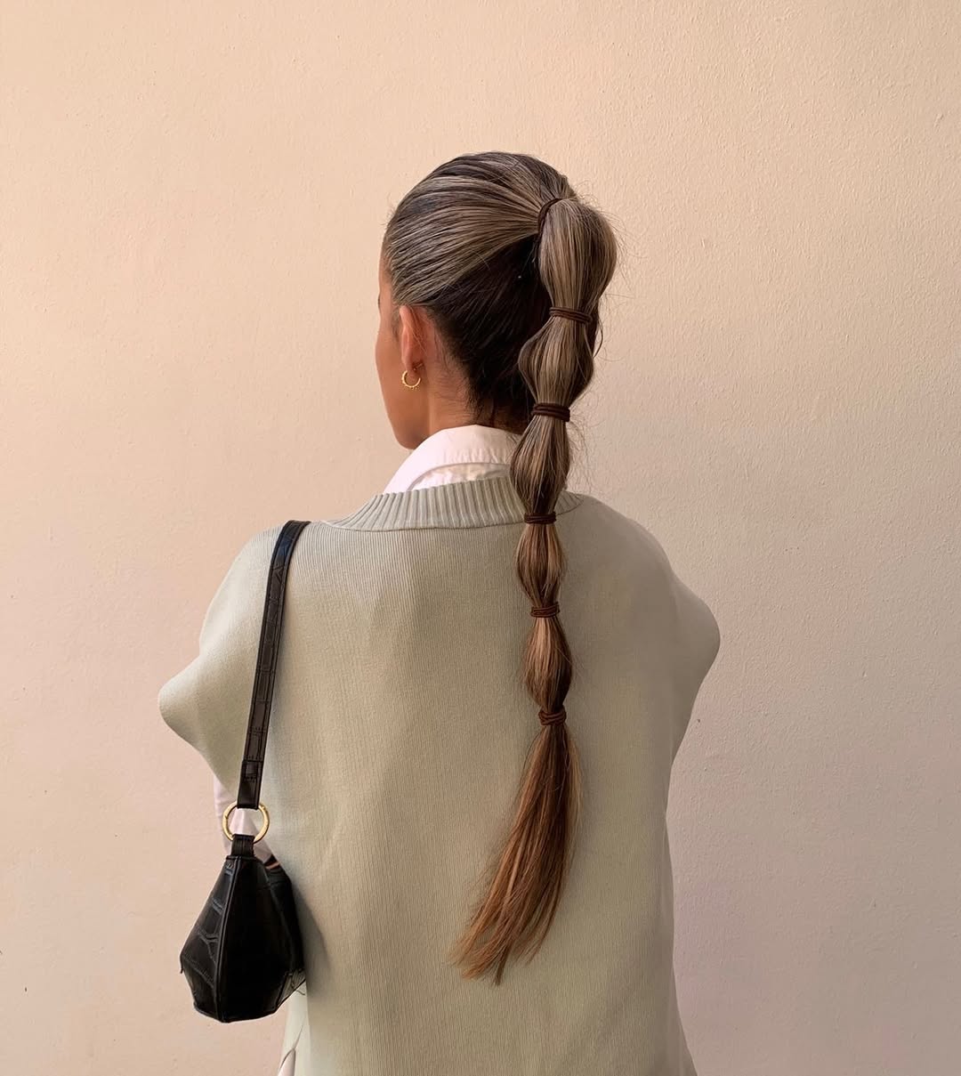 Greasy Hair Hairstyles 2025: sleek slick buns, bubble braids, easy work ...