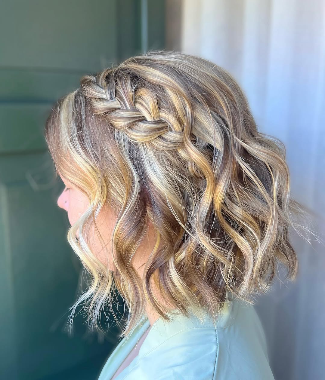 30 Short Wavy Hair 2025: Layered Haircut Ideas, Wolf Cut Women Trends ...