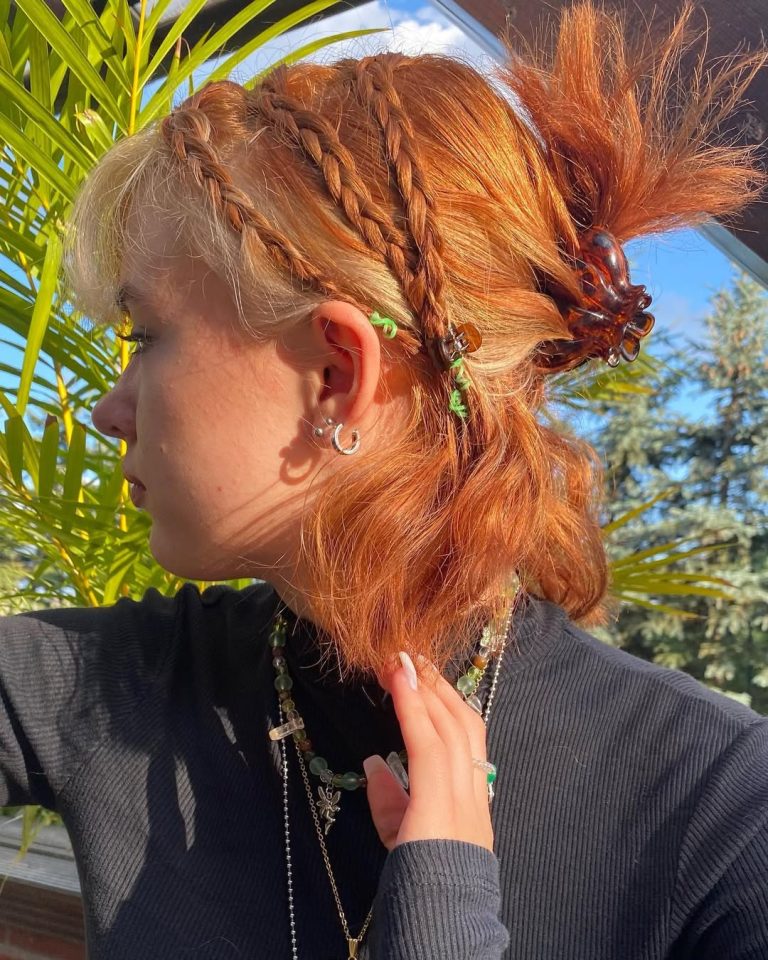 Y2K Hairstyles Guide: 2000s buns, braids, half-up and updos for short ...