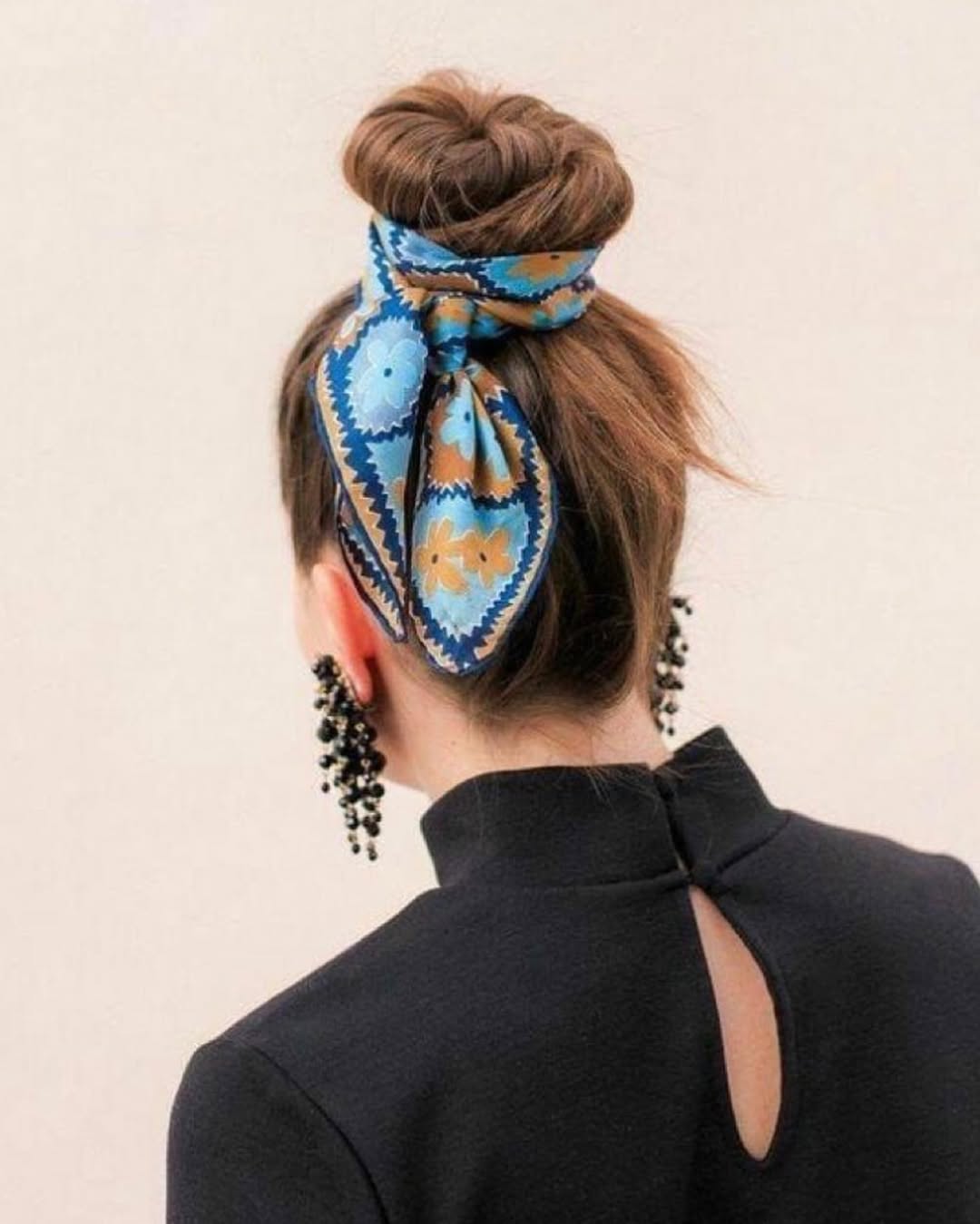 Scarf Hairstyles 2025–2026: Elegant buns, braids, Twilly looks for ...