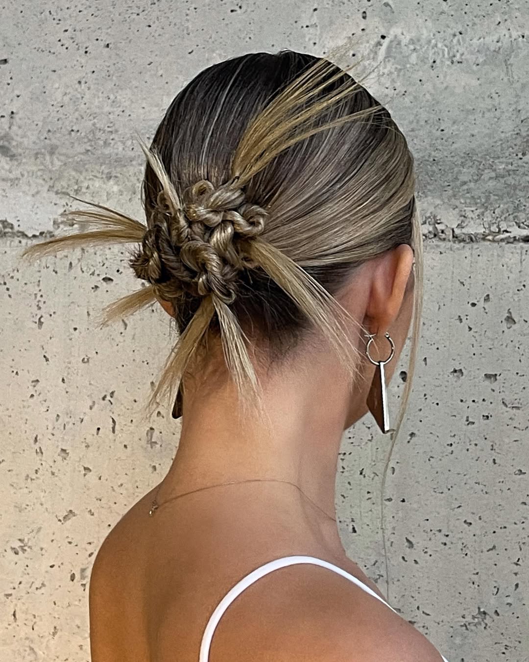 Y2K Hairstyles Guide: 2000s buns, braids, half-up and updos for short ...