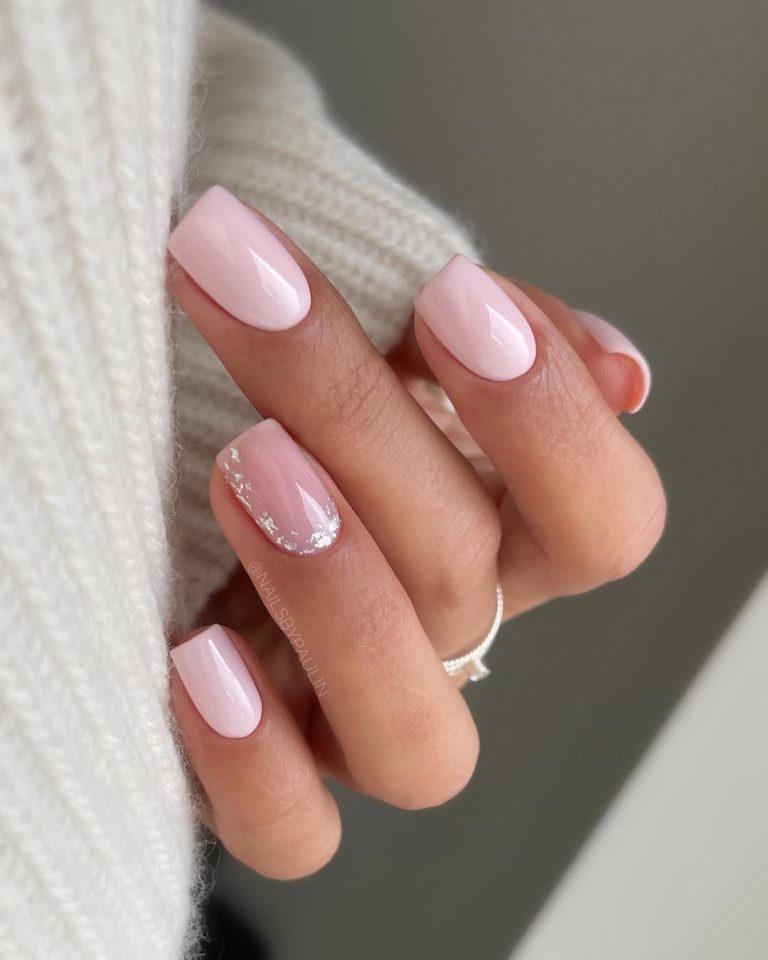 Minimalist Nails 2025: Simple, Aesthetic Art Designs in Almond, Square ...
