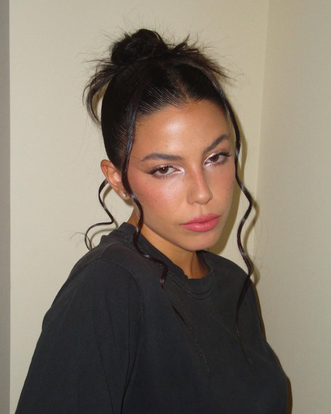 Y2K Hairstyles Guide: 2000s buns, braids, half-up and updos for short ...