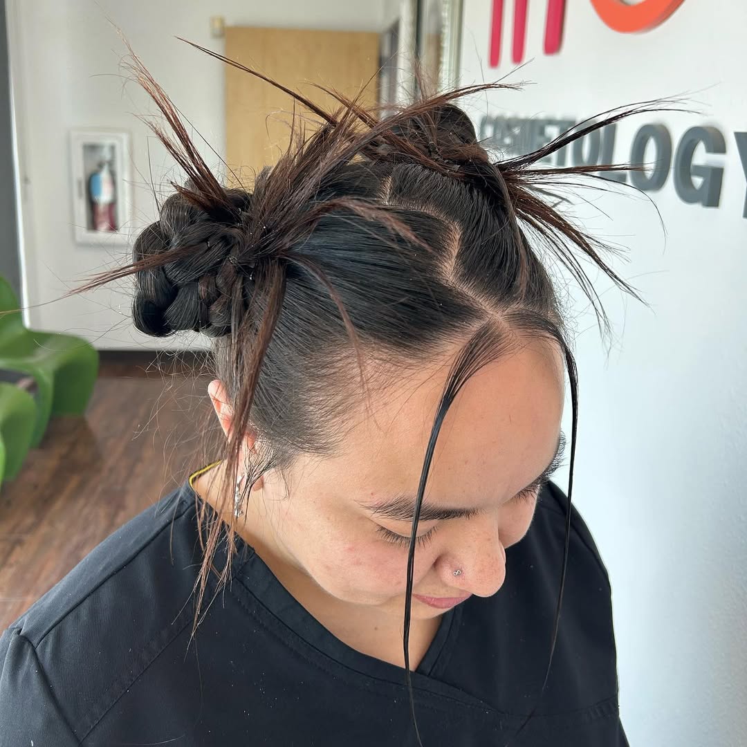 Y2K Hairstyles Guide: 2000s buns, braids, half-up and updos for short ...