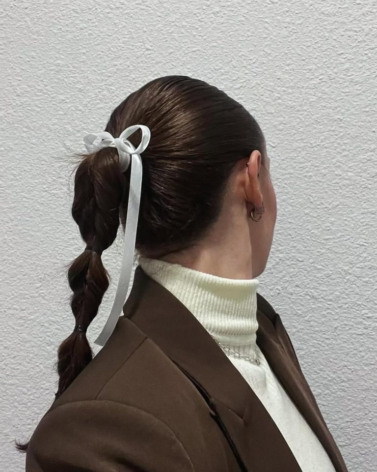 Greasy Hair Hairstyles 2025: sleek slick buns, bubble braids, easy work ...