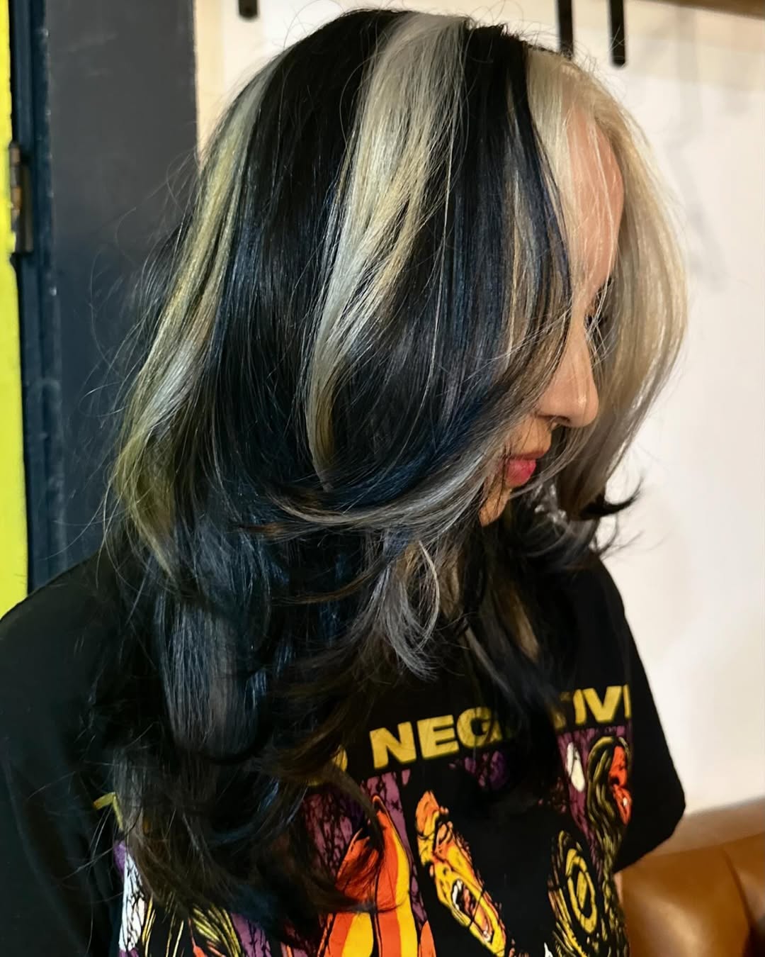 29 Skunk Stripe Hair 2025: Bold Hairstyles with Red, Blonde, Blue, and ...