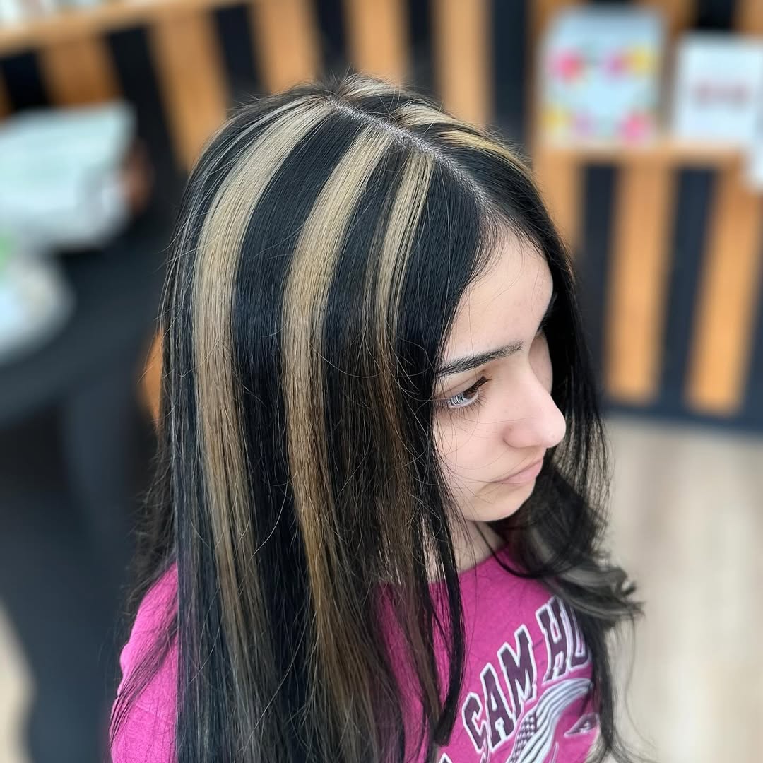 29 Skunk Stripe Hair 2025: Bold Hairstyles with Red, Blonde, Blue, and ...