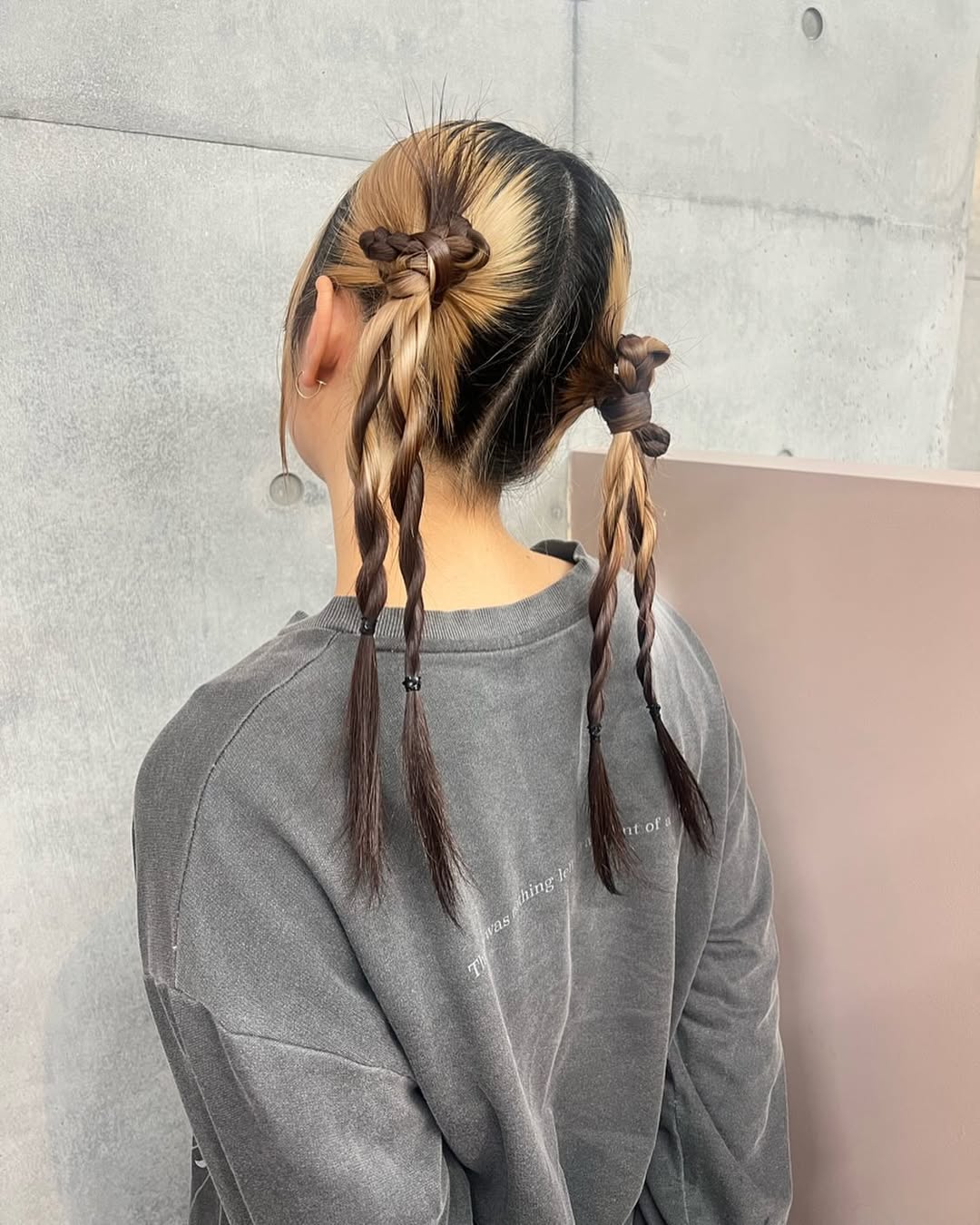 Y2K Hairstyles Guide: 2000s buns, braids, half-up and updos for short ...