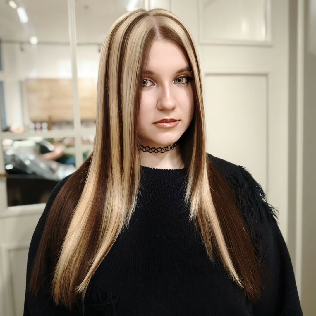 29 Skunk Stripe Hair 2025: Bold Hairstyles with Red, Blonde, Blue, and ...