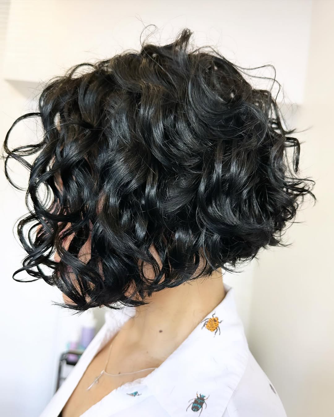 Curly Bob Hairstyles 2025: Medium Layered, Chin Length, Inverted Cuts ...