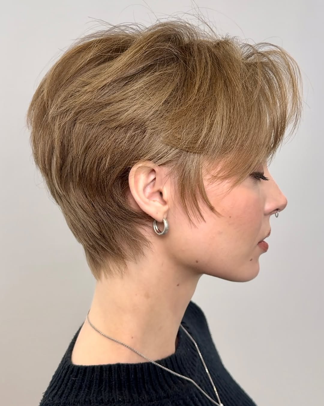 31 Short Layered Haircuts 2025 for Women with Bangs, Wavy, Curly ...