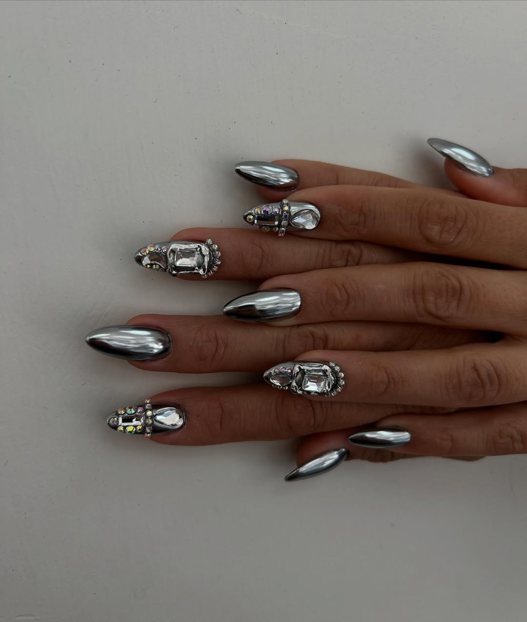 Silver Chrome Nails 2025 – Best Metallic Designs, Short & Long Styles ...