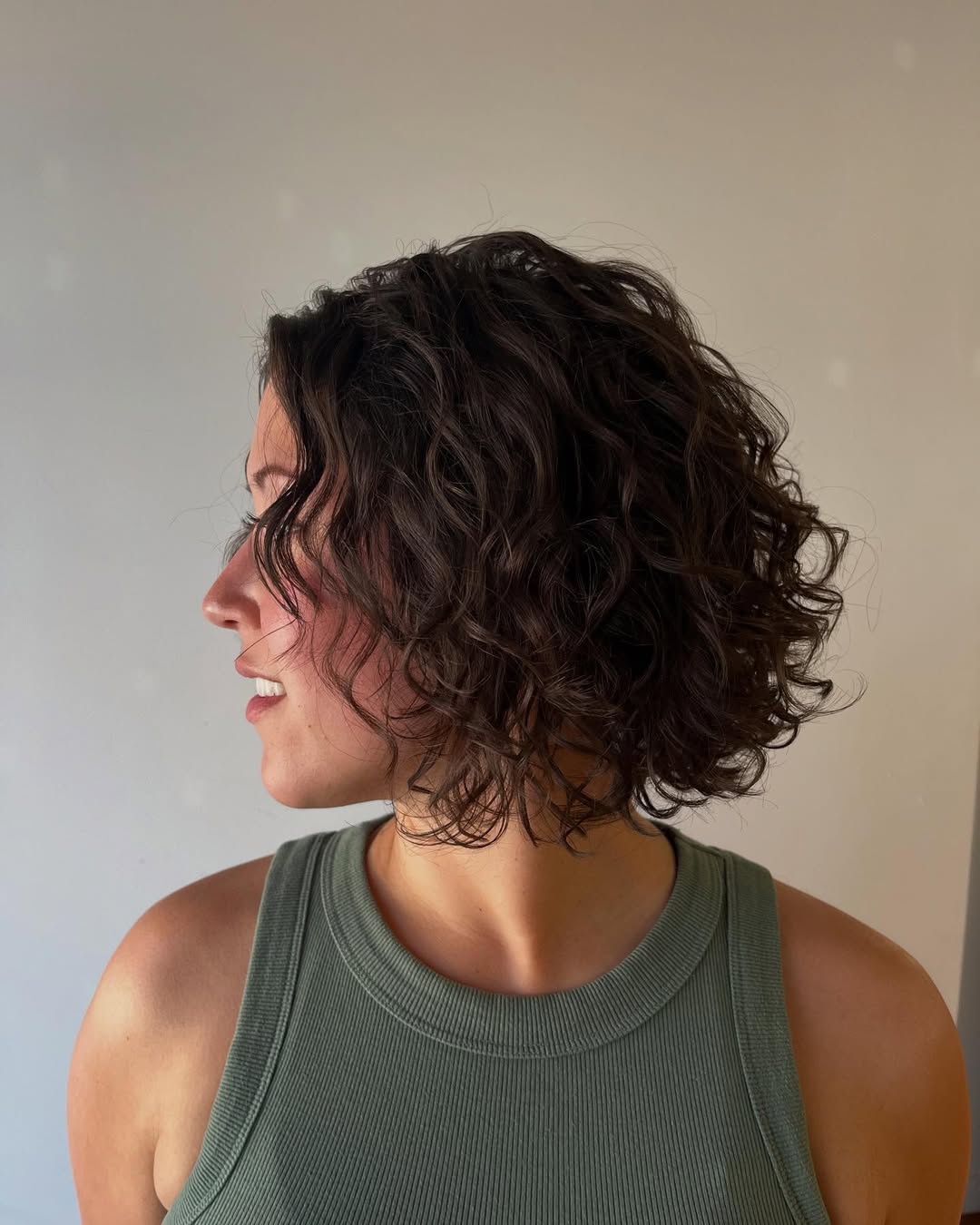 Curly Bob Hairstyles 2025: Medium Layered, Chin Length, Inverted Cuts ...
