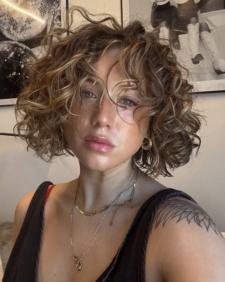 Curly Bob Hairstyles 2025: Medium Layered, Chin Length, Inverted Cuts ...