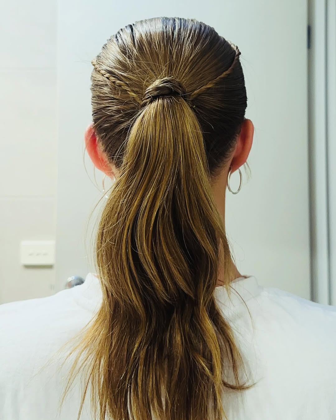 Greasy Hair Hairstyles 2025: sleek slick buns, bubble braids, easy work ...