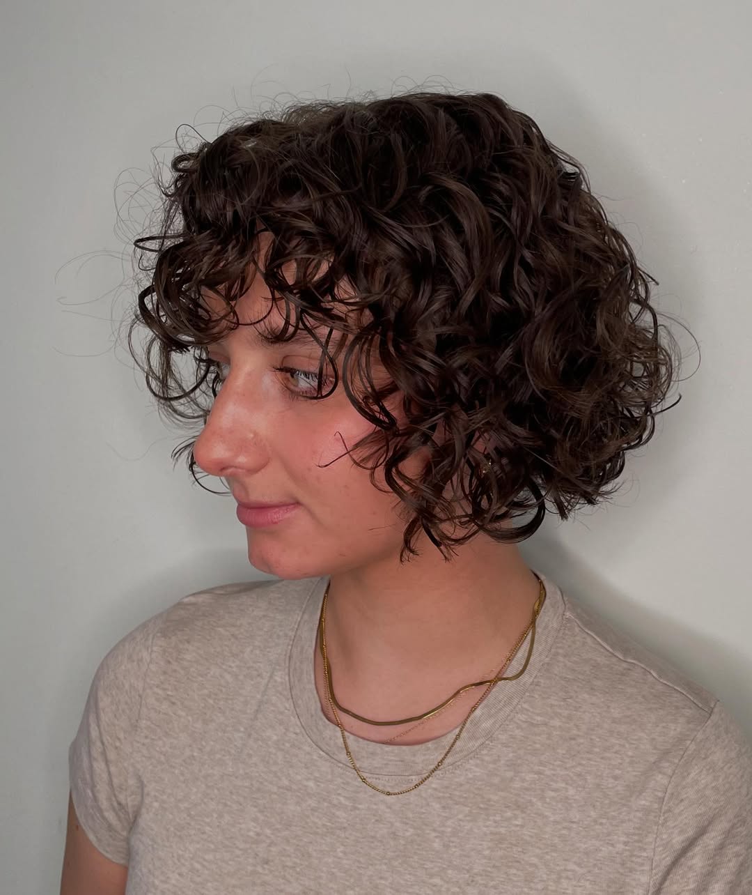 Curly Bob Hairstyles 2025: Medium Layered, Chin Length, Inverted Cuts ...
