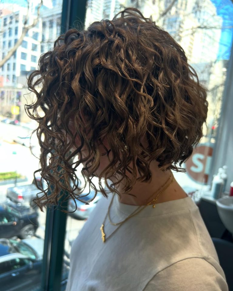 Curly Bob Hairstyles 2025: Medium Layered, Chin Length, Inverted Cuts ...