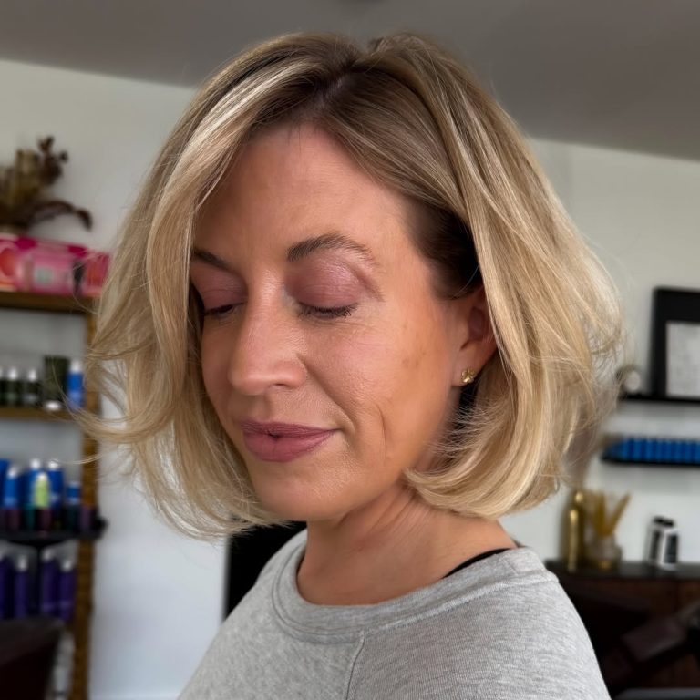 28 Lob Haircut Ideas for 2025 with Curtain Bangs, Layers, and Styles ...