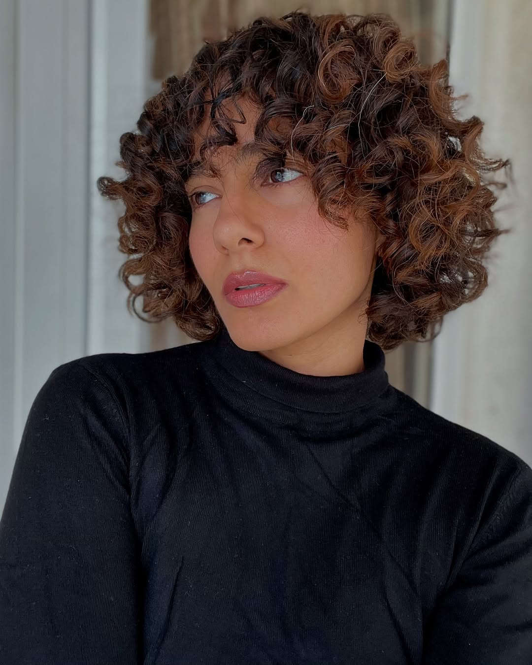 Curly Bob Hairstyles 2025: Medium Layered, Chin Length, Inverted Cuts ...