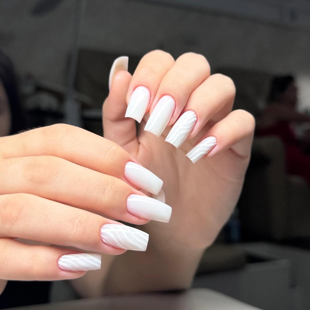 Minimalist Nails 2025: Simple, Aesthetic Art Designs in Almond, Square ...
