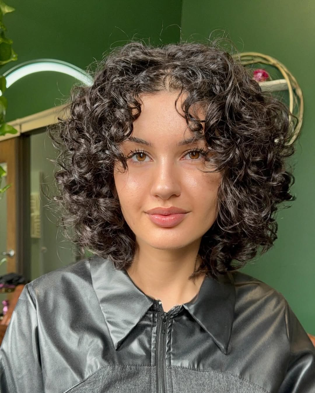 Curly Bob Hairstyles 2025: Medium Layered, Chin Length, Inverted Cuts ...