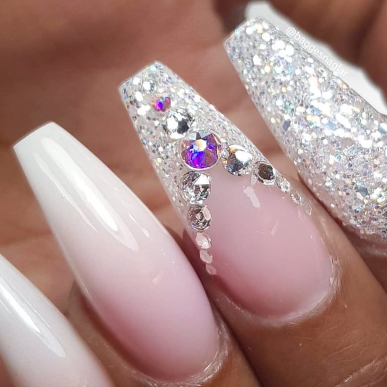 Glitter Nails 2025–2026: Reflective French Tips, Cat Eye, Almond ...