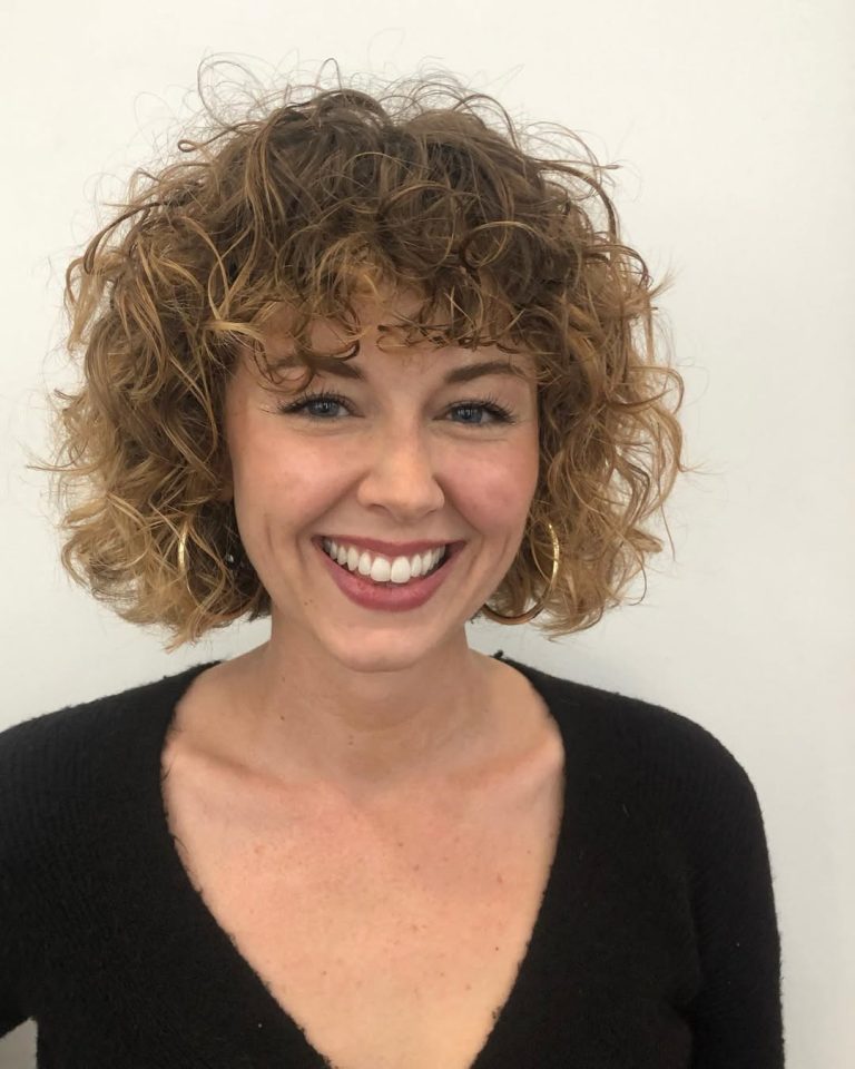 Curly Bob Hairstyles 2025: Medium Layered, Chin Length, Inverted Cuts ...