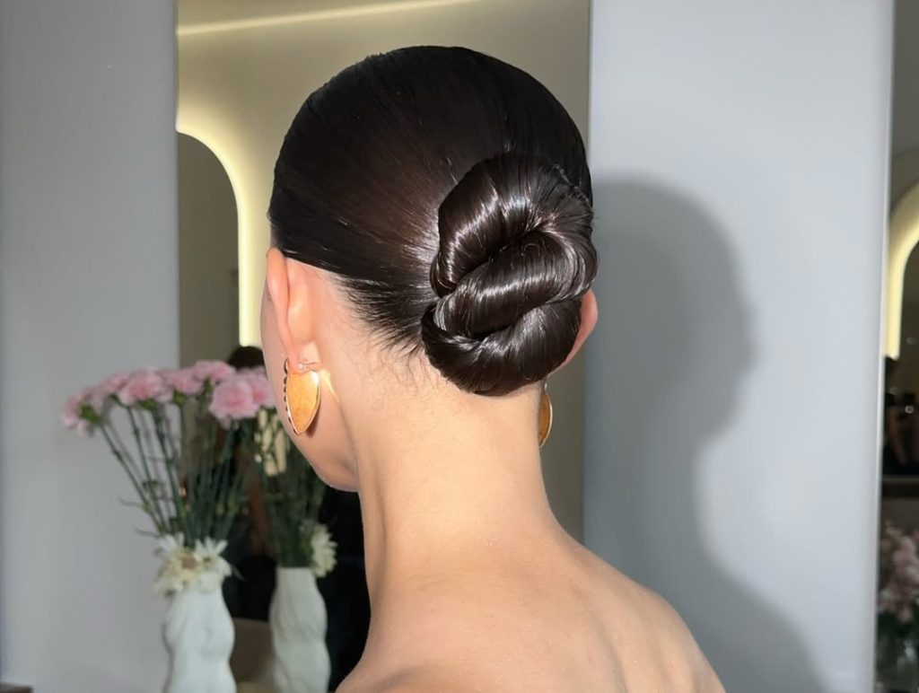 Greasy Hair Hairstyles 2026: Easy Ponytails, Braids & Updos for Work ...